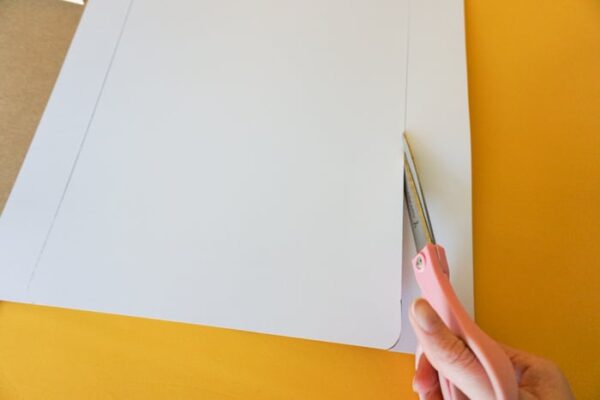 Can you put paper in resin? Make a Resin Clipboard