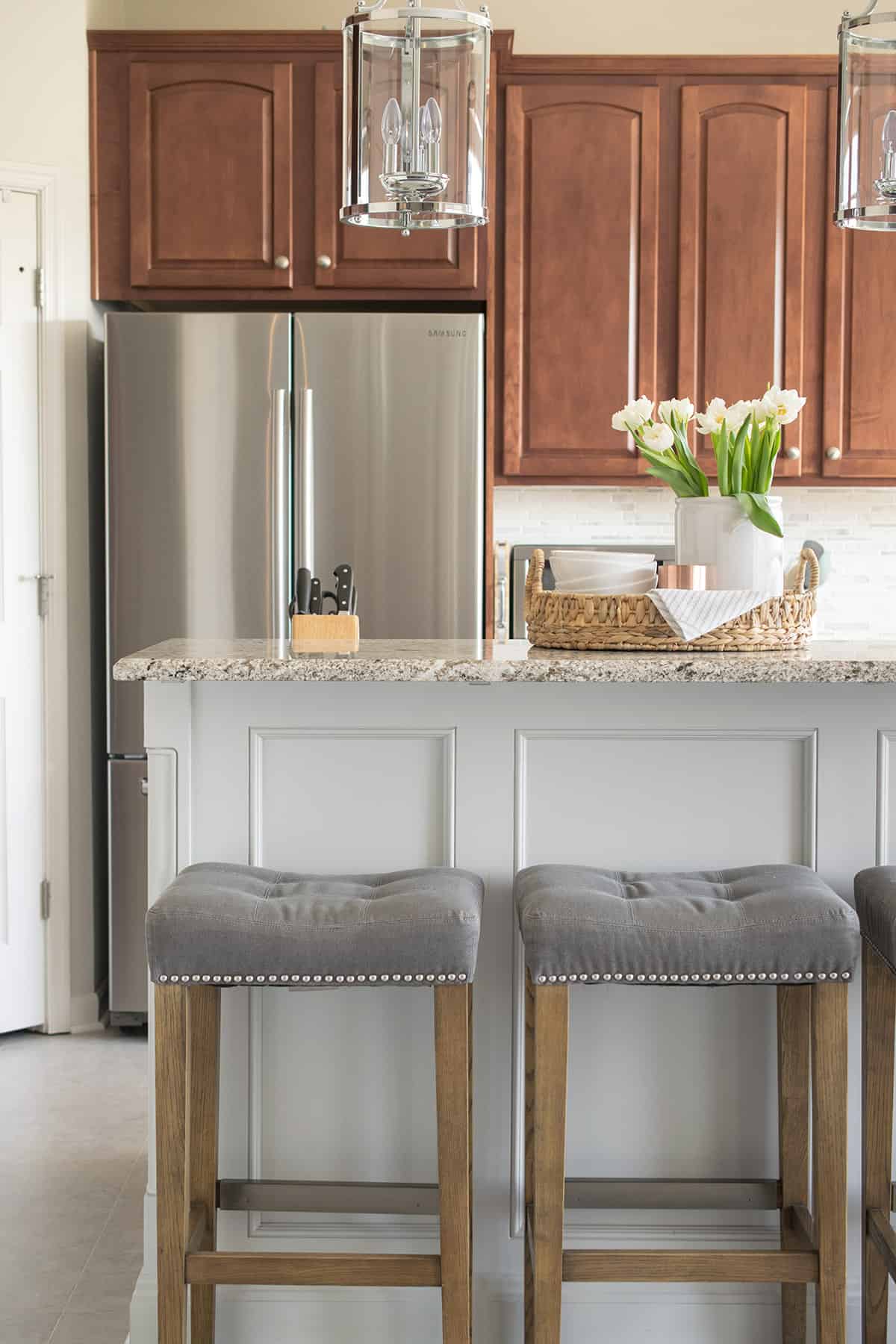 Transform Your Kitchen With These Striking Kitchen Island Colors