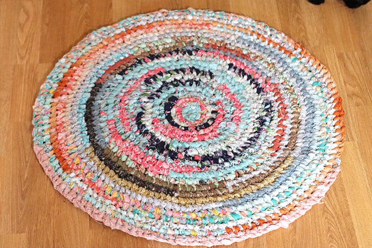 Rag Rug DIY Ideas: 7 Easy Ways to Make a Rug from Scraps